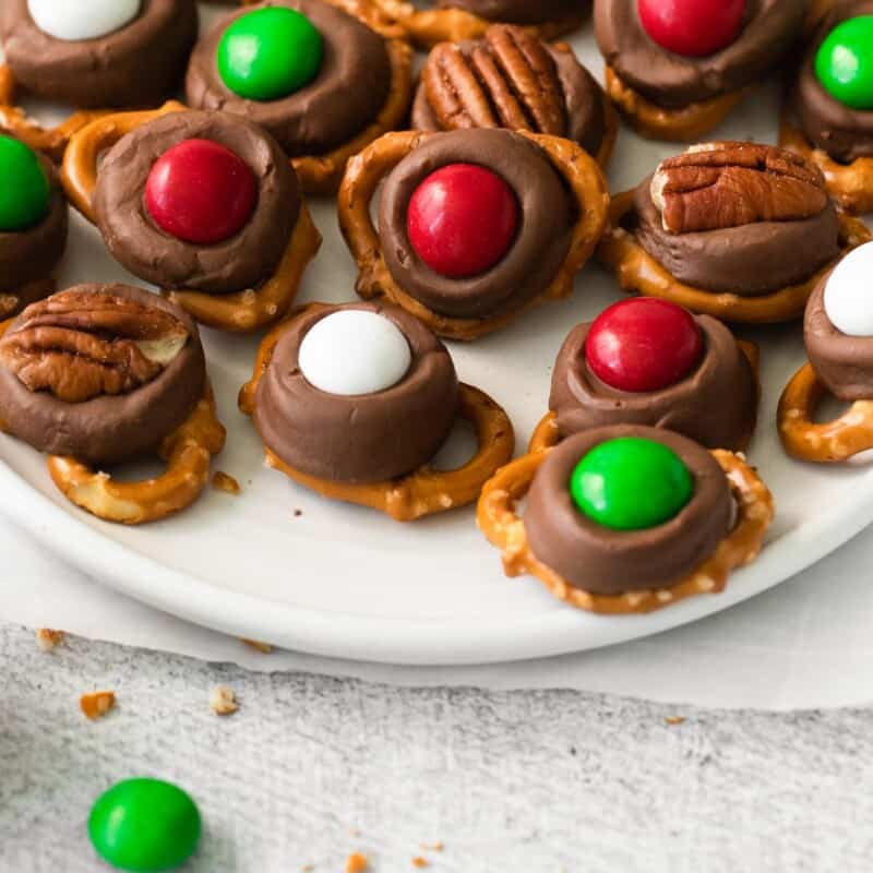 Rolo Pretzel Bites (Easiest Christmas Treat!) - Meaningful Eats